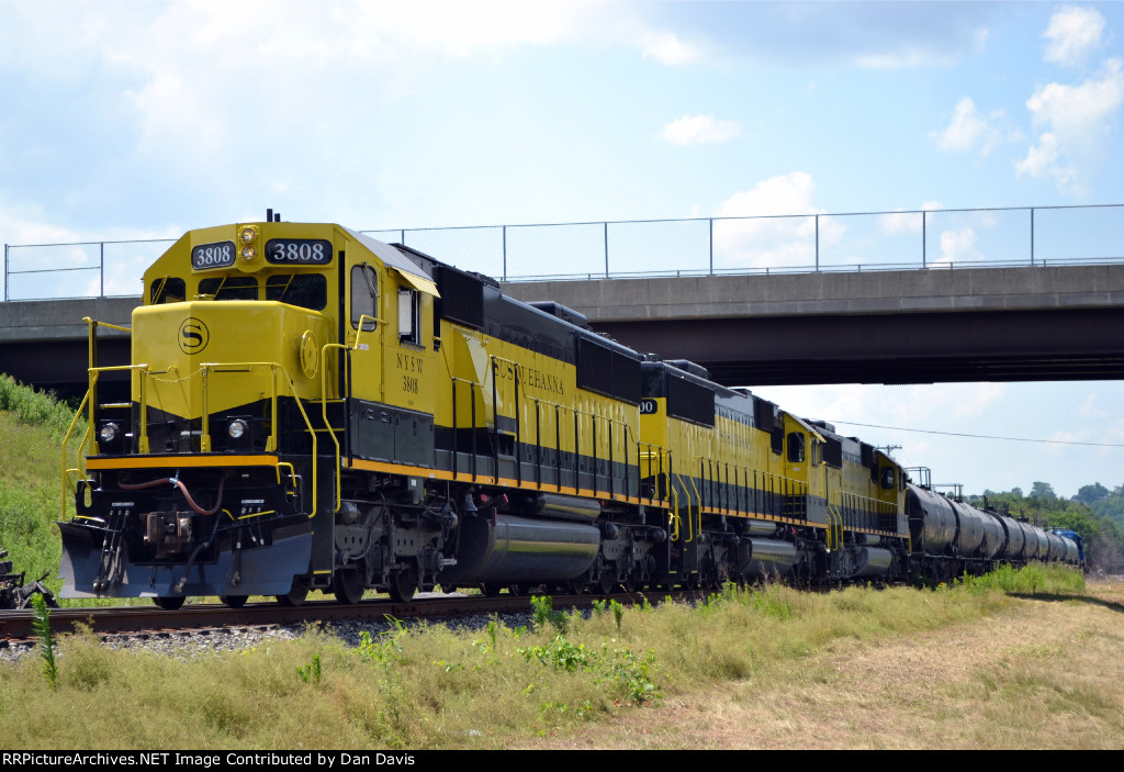 First Solid SD60 set on NYSW